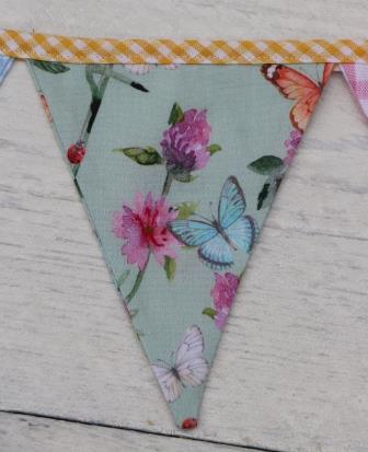 Mini slinger met 17 vlaggen in pasteltinten met ruitjes, vlinders en ...